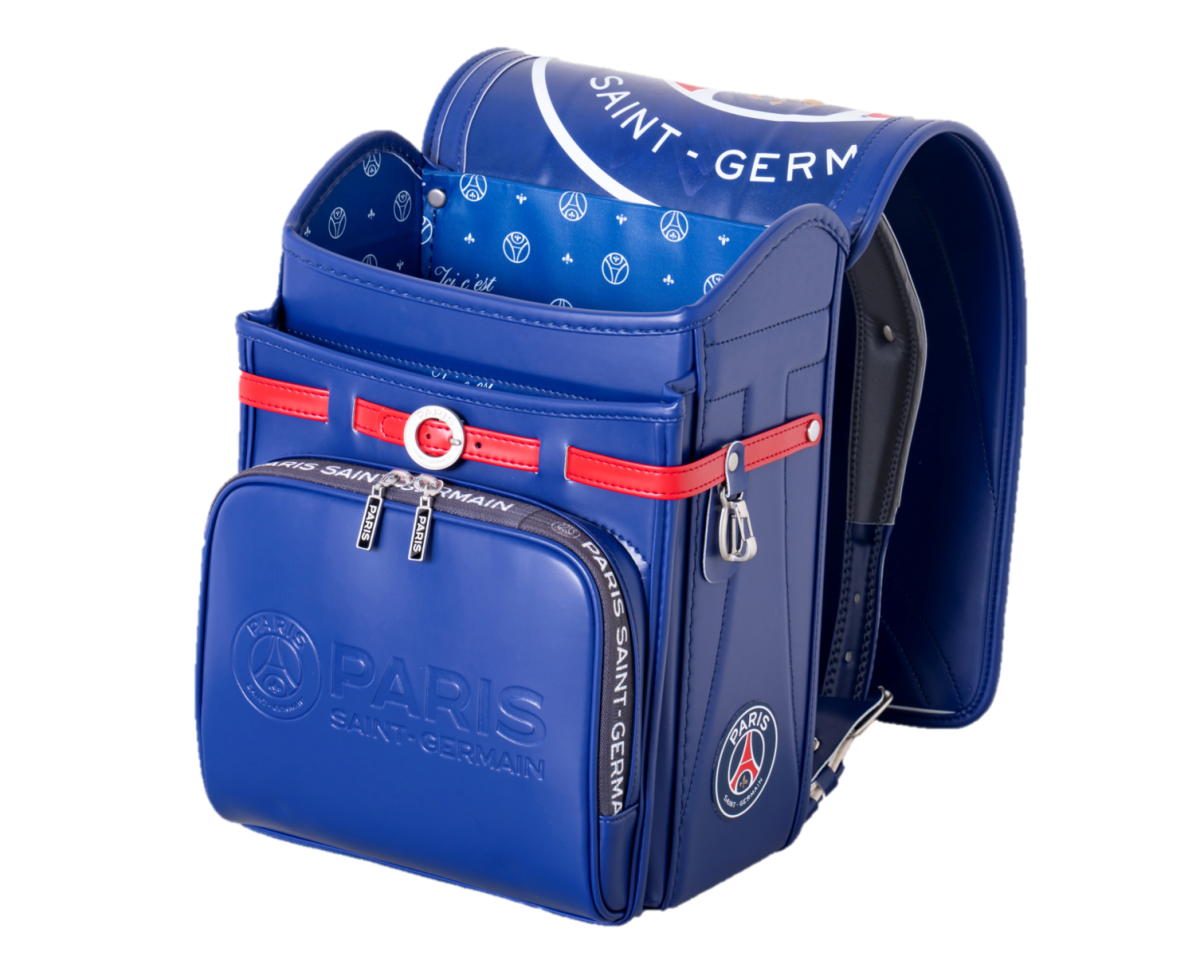 【2025年度 ラン活】あのフランスの人気サッカークラブのランドセルがお目見え。大人っぽいクール感が魅力的！ - sesame